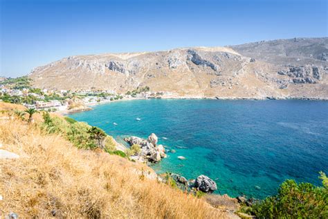 Patmos 섬 Kos도 데 칸 느 섬 언덕 산으로 둘러싸인 순항 낚시 일부 보트와 맑은 물이 비치와 그리스 푸른 바다에 아름