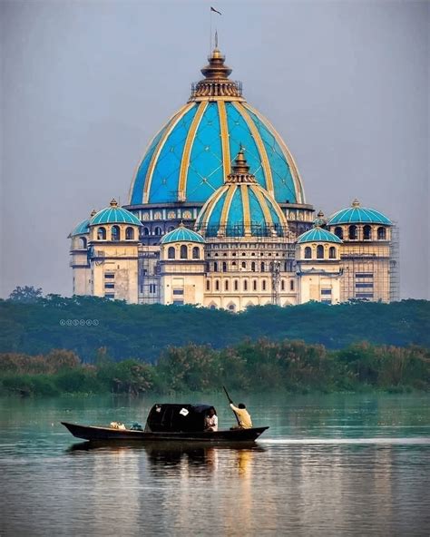 El Templo Del Planetario Védico Se Encuentra En Mayapur Bengala