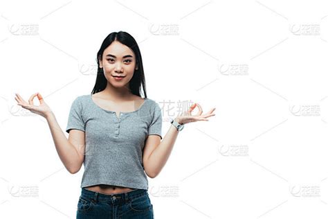 微笑的亚洲女孩沉思孤立的白色 微笑的亚洲女孩沉思孤立的白色