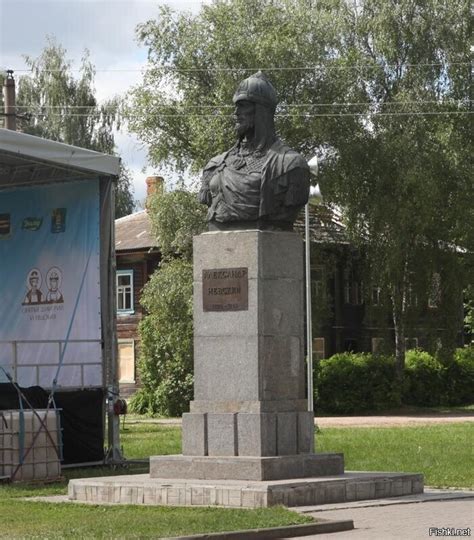 Бюст Александра Невского в Переславле-Залесском (там родился 30(