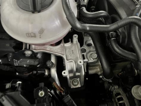 Volkswagen Golf 7 Engine Mounting Set Car Accessories Car Workshops And Services On Carousell