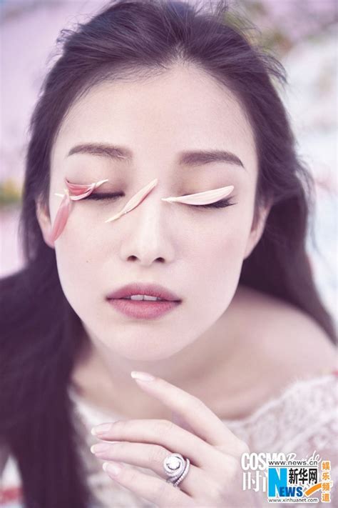 So sánh cô bạn gái của Phùng Thiệu Phong Người bị chê EQ thấp kẻ lộ ảnh nóng thuở chập chững