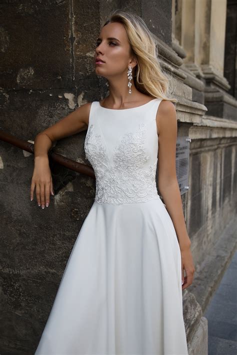 Robe de mariée épurée chic Oksana Mukha Paris