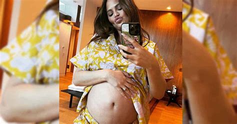 Fans Went Crazy When Pregnant Chrissy Teigen Nude Selfie Was Shared On The Internet