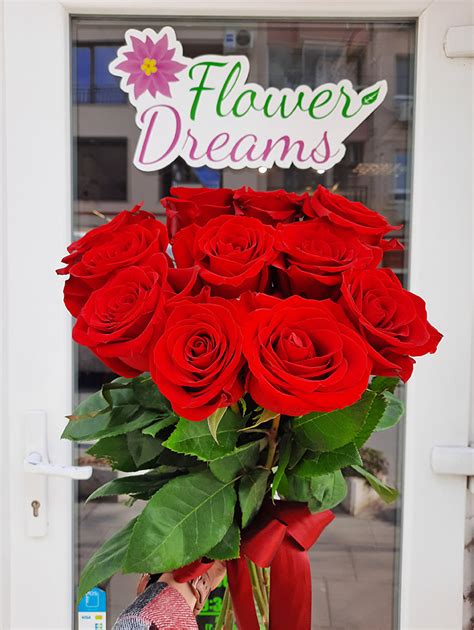 11 червени рози с панделка • Магазин за цветя Flower Dreams Варна