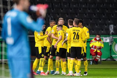 Transfery Gregor Kobel Bramkarzem Borussii Dortmund Goal Pl
