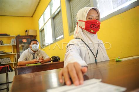 Ujian Sekolah Siswa Disabilitas Antara Foto