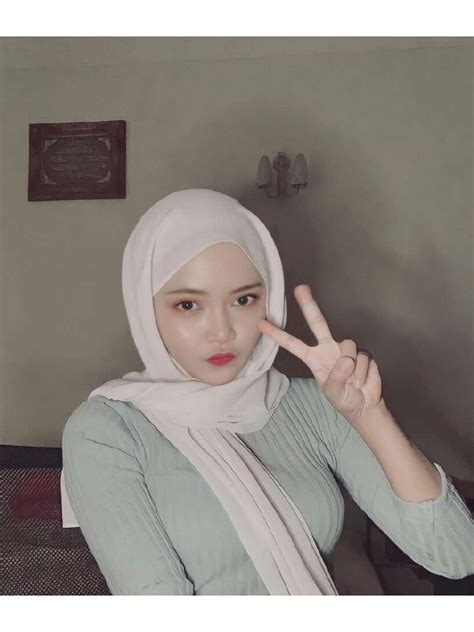 Pap Cewek Hijab Selife Di Dalam Kar Os Mau Ke Kampus 819x1024 Pdf