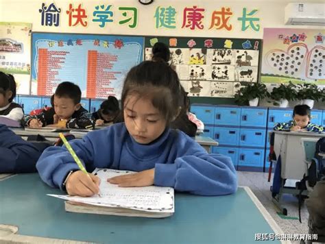 小学生作文《我的妈妈真虚伪》，妈妈看后追着打，老师：胆子真大真情实感素材写作水平