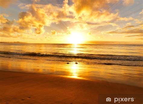 Fotobehang Prachtige Zonsondergang Op Het Strand Pixersnl