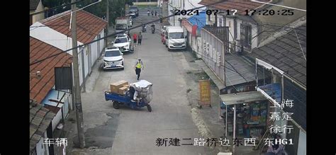 在逃人员狂奔两次跳河，但遇上了喜欢马拉松和游泳的民警