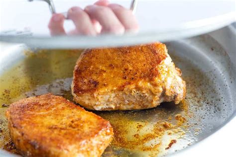 The Best Juicy Skillet Pork Chops Recipe