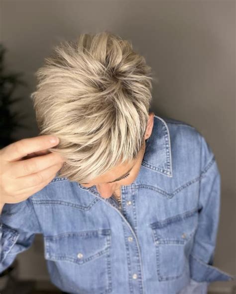 Stylish Short Haircuts For Women Over 60 With Fine Hair Hairstyleonpoint