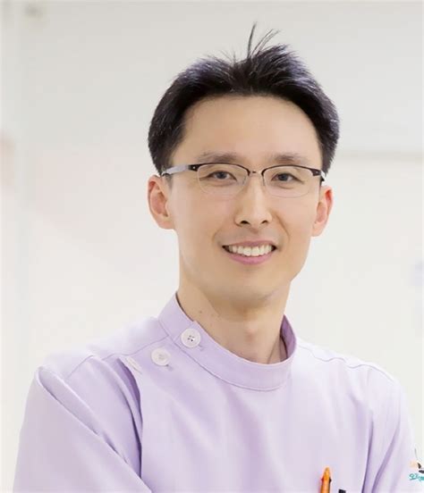 V헬스 건조한 날씨에 손상된 피부 리프팅 시술로 개선 가능해