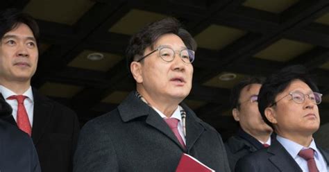 사설 탄핵심판에 검찰조서 증거 채택 시비 尹·여당 무리하다