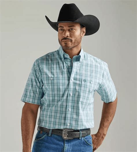 Wrangler Mens George Strait By Plaid Print Short Sleeve Button Down