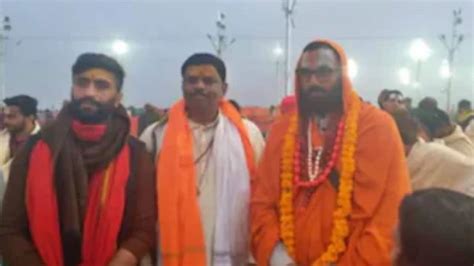 Maha Kumbh 2025 Meet Acharya Rupesh Kumar Jha Who Passed Ugc Net 7 Times And Left 3 Govt Jobs