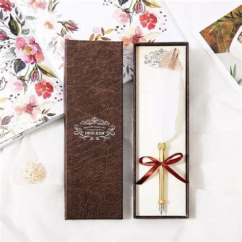 В ретро-стиле женские туфли с отделкой белыми перьями, перо для ...