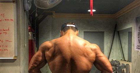 김종국 근육 뒤태 공개 운동하는 런닝맨 능력자의 위엄