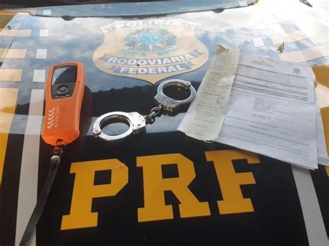 PRF flagra motociclista embriagado envolvido em acidente de trânsito em