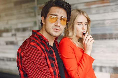 Free Photo Stylish Young Girl In A City With Vape