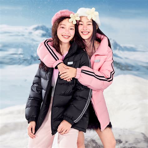 2023雪中飞秋冬新款休闲时尚舒适情侣短款运动羽绒服男女同款保暖 虎窝淘