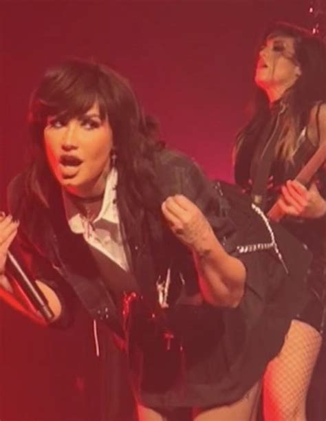 Demetria Demi Lovato Babe Celebrity Celebs Tours Queen Makeup