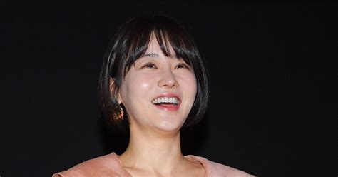 황우슬혜 극장에서 함박 미소 포토엔hd