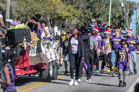 49th Annual Kiwanis Brooksville Christmas Parade The Roaring Twenties