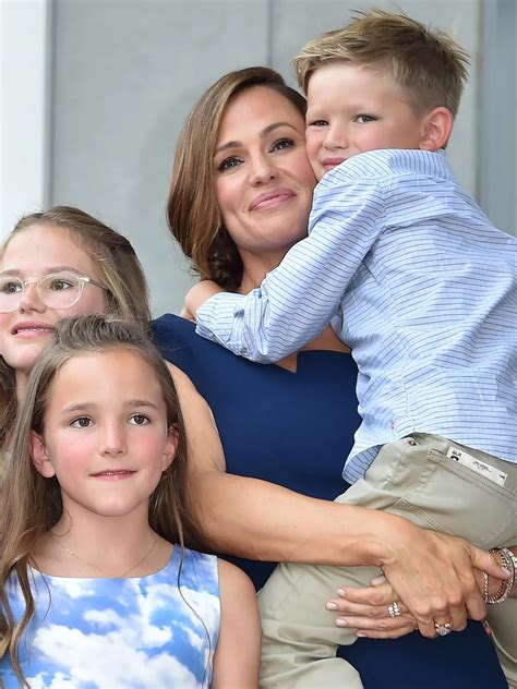 Ben Affleck salió de rehabilitación y se divorció de Jennifer Garner Infobae