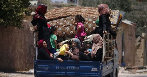 200 ألف نازح سوري يعودون بعد سيطرة النظام على غالبية درعا