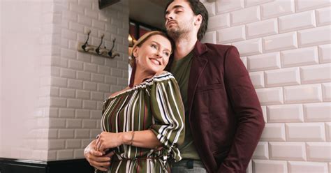 Why Older Women Dating Younger Men Are More Satisfied Psychology