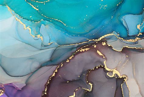 반투명 색조의 흐름 금속 소용돌이 및 거품이 많은 스프레이의 흐름은 이러한 자유롭게 흐르는 질감의 풍경을 형성합니다 알코올 잉크 기술의 자연 고급 추상 유체 아트 페인팅 0