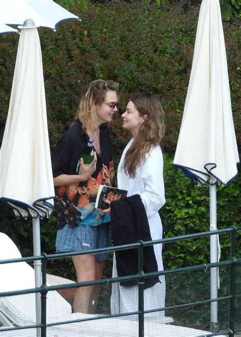 Cara Delevingne Singer Minke Make Out In Italy See Steamy Pics Us