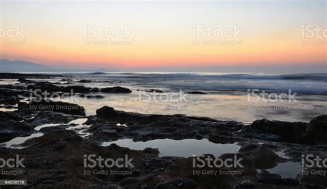 아름 다운 여름 바다 일몰입니다 파도와 태양 반사 해변에 놀라운 풍경입니다 휴일 및 휴가 여행에 대 한 배경입니다 그리스 크레타 섬입니다 0명에 대한 스톡 사진 및 기타