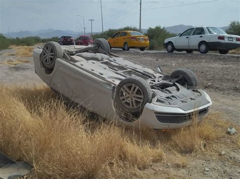Coahuila Volcadura En Carretera El Esterito De Torreón Grupo Milenio