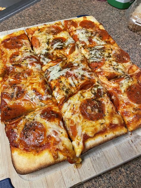 1801 Best Pepperoni Pizza Images On Pholder Food Food Porn And Pizza