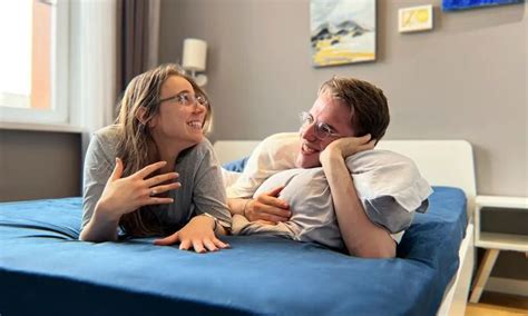 Aleksandr Schakelt Chatgpt In Om Met 5000 Vrouwen Op Tinder Te Praten En Vindt Zo Zijn