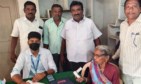 సి ఎస్ సి హెల్త్ కేర్ ఆధ్వర్యంలో హెల్త్ క్యాంప్ నిర్వహణ