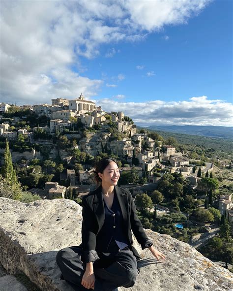 배혜지 Hyeji Bae 🇫🇷 Gordes France 남프랑스 사진첩을 열어봐도 될까요🤍 ‘프랑스에서 가장 아름다운