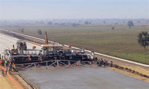 Wirtgen Sp 1600 Slipform Paver Sets World Records Construction Business Today