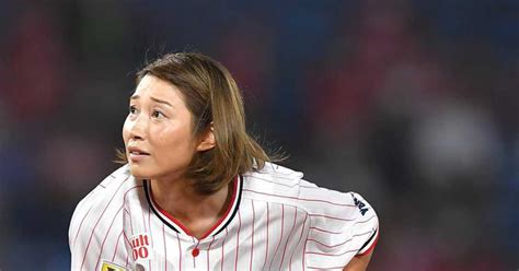 元バレーボール日本代表・狩野舞子が〝セットポジション〟で始球式 見事なノーバウンド投球を披露 ZakⅡ