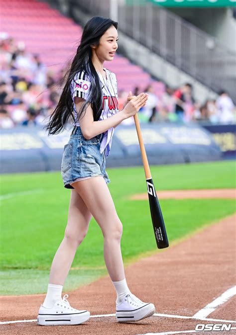 하투하 이안 지우 Lg트윈스 유니폼 입고 ‘상큼美 폭발…야구장 접수한 두 소녀의 매력[지형준의 Behind] Osen