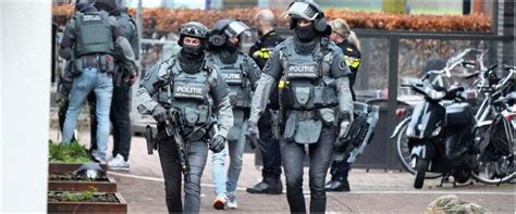 Olanda Paura In Un Bar 4 Persone In Ostaggio Per Alcune Ore