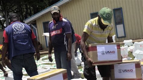 Displaced Families Welcome Food Aid From Iom And Usaid Papua New Guinea