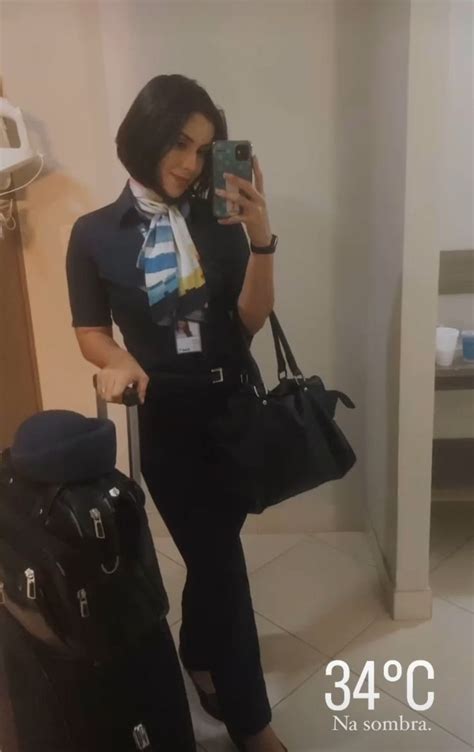 Pin de Isabella Marcolino em Flight attendant Comissária de bordo