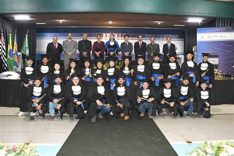 Fatec Shunji Nishimura Pompeia Celebra Formatura Das Turmas De