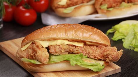 ساندويشات كريسبي الدجاج المقرمش بطعم و نكهة مميزة 😋😍 Youtube