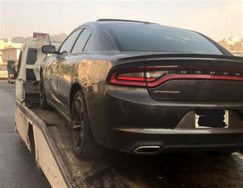 شاهد متهور يفحط في طريق سريع بالمدينة والمرور يطيح به