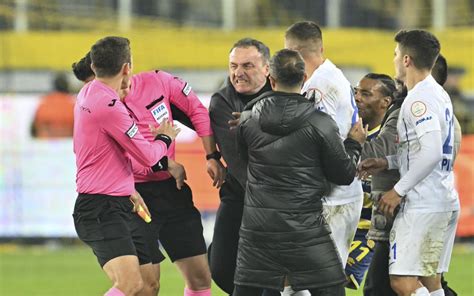 Para la Superliga de Turquía por agresión al árbitro Video Aristegui Noticias
